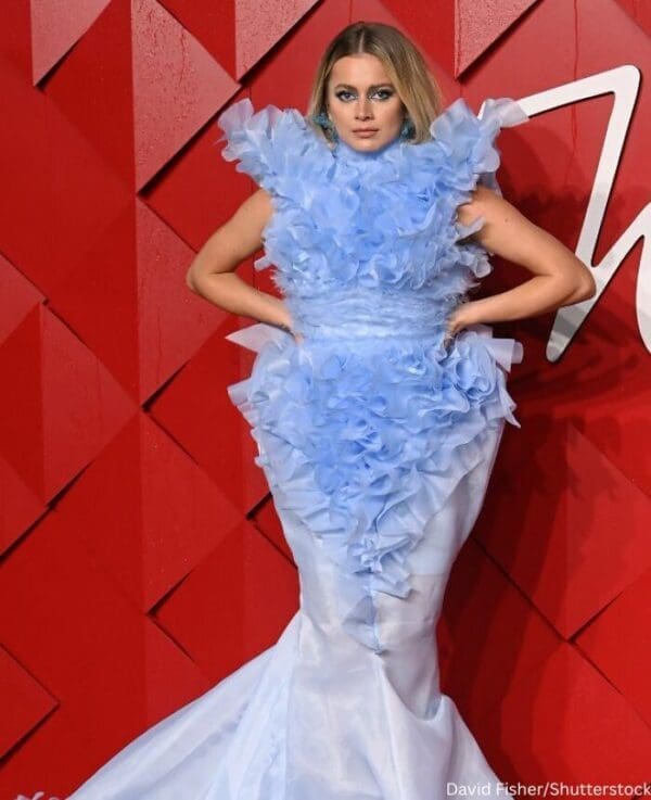 45 Funny Dress Fails That Are a Straight up Design Disaster