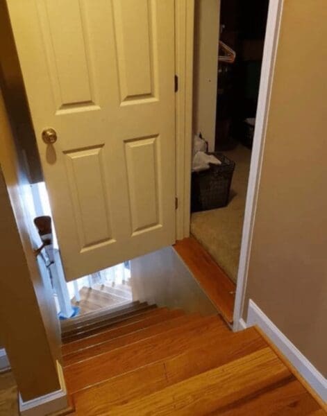 40 Hilariously Bad Interior Design Choices That Defy All Logic