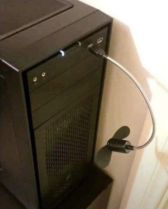 39 of the Weirdest Computer Setups People Apparently Use