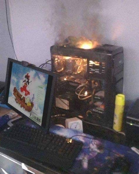 39 of the Weirdest Computer Setups People Apparently Use