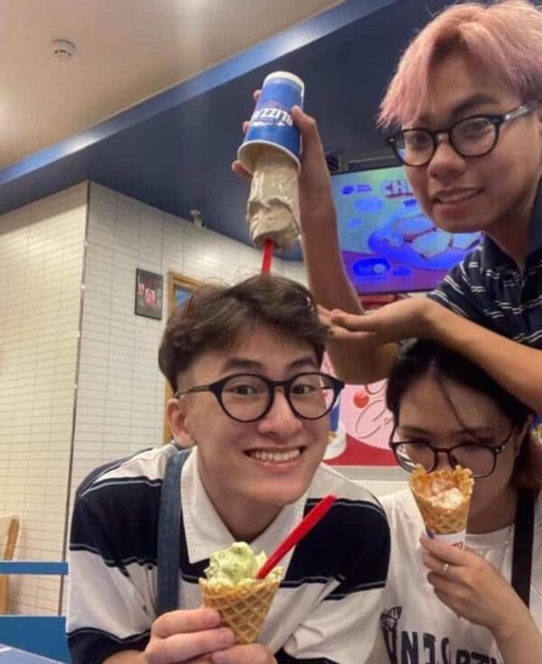 30 Insane Poses That Go Hard and Will Make You Want to Go Home