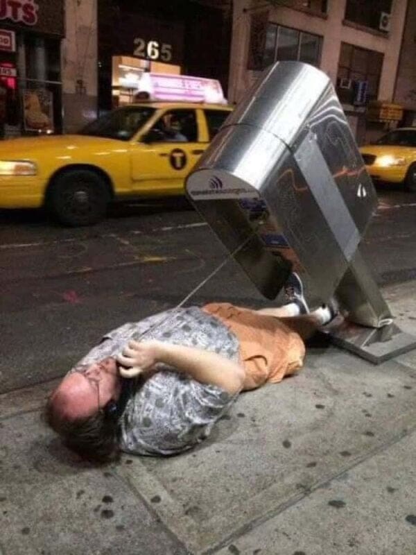 49 Funny Insane Poses People Thought Were Perfectly Normal