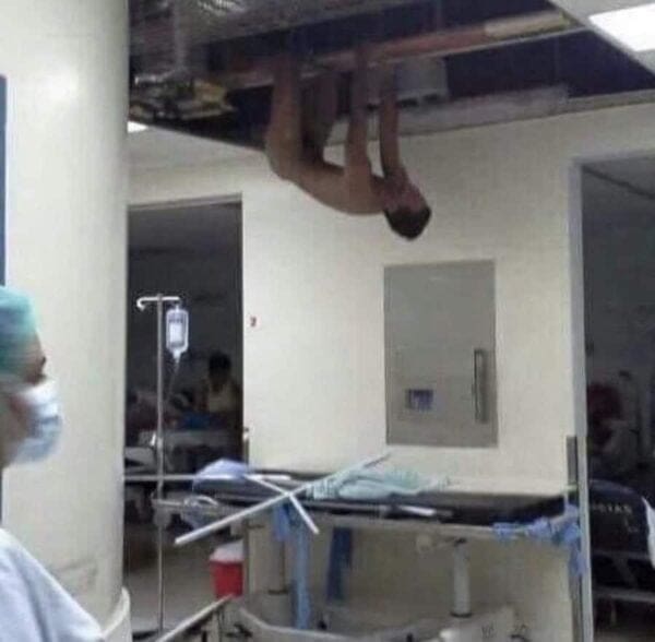 49 Funny Insane Poses People Thought Were Perfectly Normal