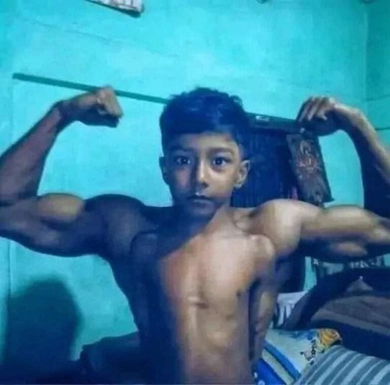 49 Funny Insane Poses People Thought Were Perfectly Normal