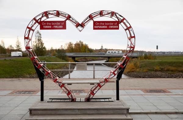 38 Coolest Borders From Around The World You Didn’t Know Existed