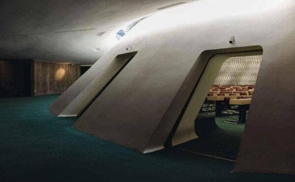 Liminal Spaces: 24 Pics That Quietly Haunt Your Daydreams