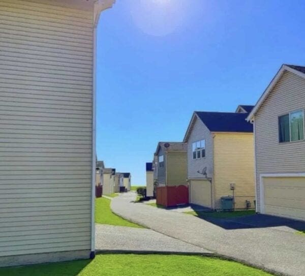 Liminal Spaces: 24 Pics That Quietly Haunt Your Daydreams