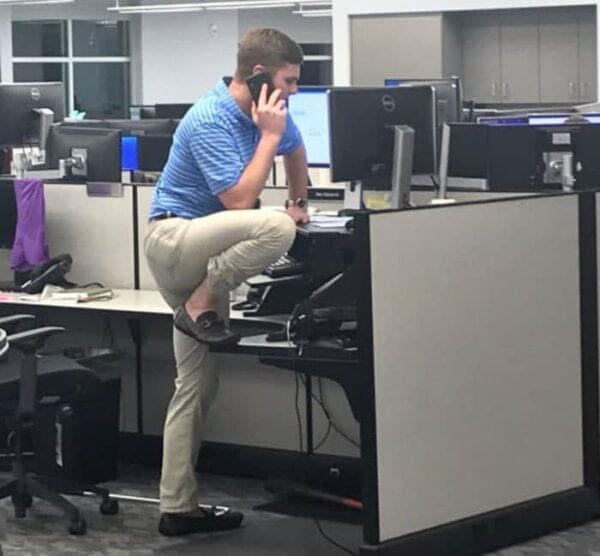 Caught Standing Weird: 40 Hilarious Public Moments Of People Standing ...