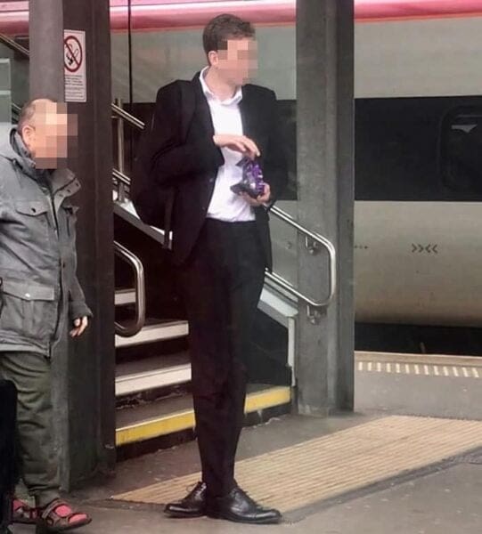 Caught Standing Weird: 40 Hilarious Public Moments Of People Standing ...