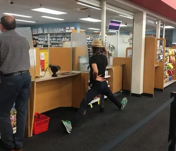 Caught Standing Weird: 40 Hilarious Public Moments Of People Standing ...