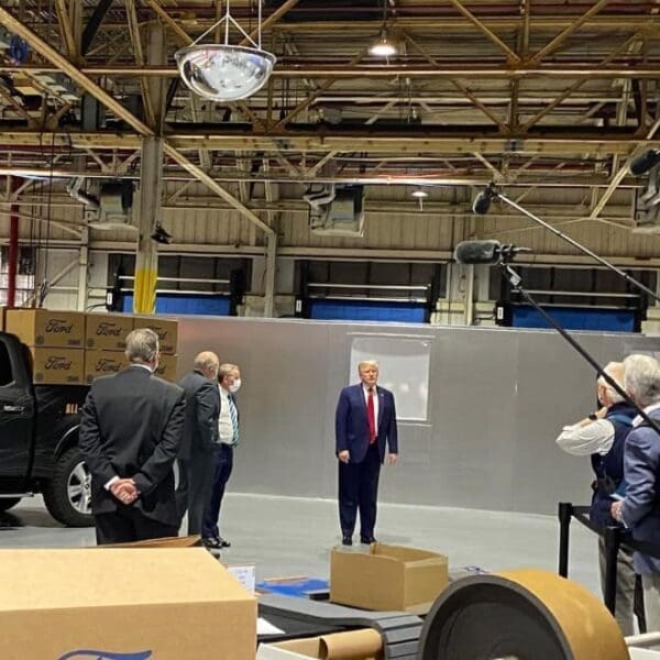 Caught Standing Weird: 40 Hilarious Public Moments Of People Standing ...