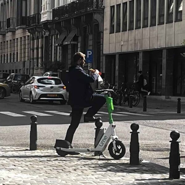 Caught Standing Weird: 40 Hilarious Public Moments Of People Standing ...