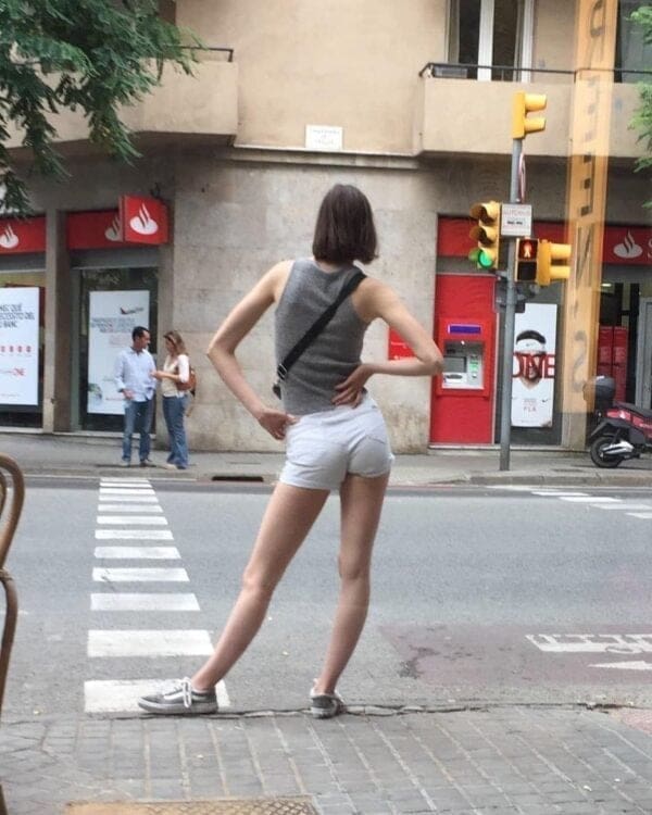 Caught Standing Weird: 40 Hilarious Public Moments Of People Standing ...