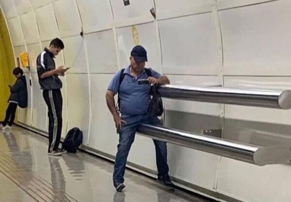 Caught Standing Weird: 40 Hilarious Public Moments Of People Standing ...