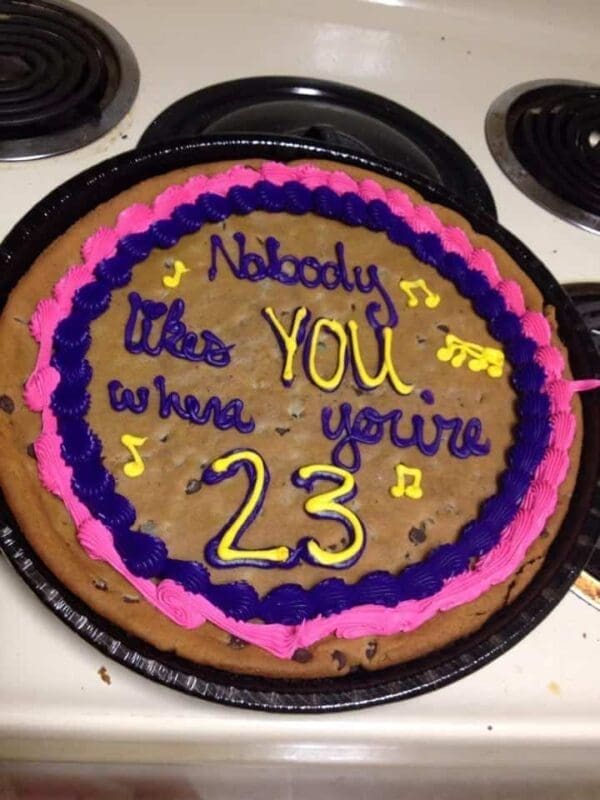 Cake Fails: 50 Bad Cakes and Funny Cakes For a Treat