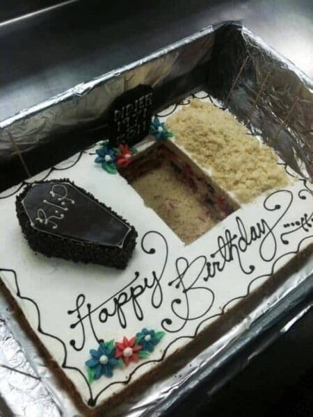 Cake Fails: 50 Bad Cakes and Funny Cakes For a Treat