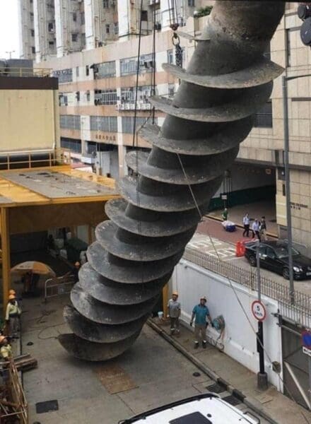 31 Hilariously Big Objects That Prove Size Does Matter