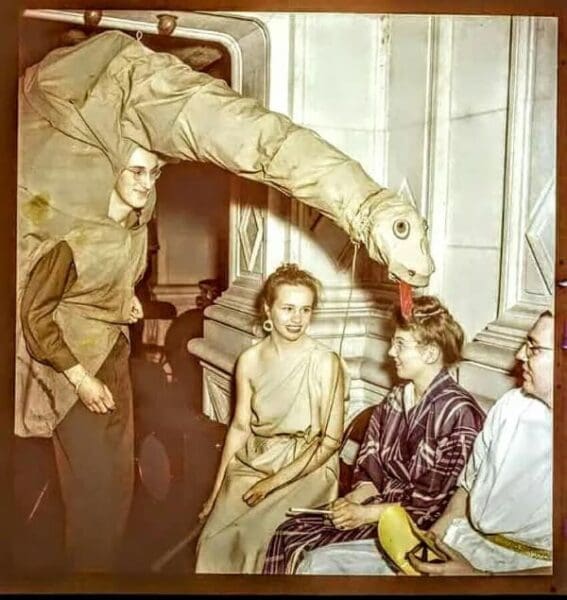 24 Cursed Images For People Who Love Visual Nonsense