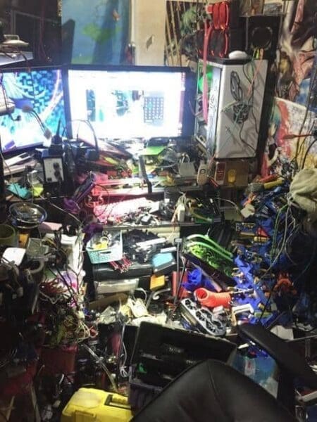 36 of the Worst Computer Setups That Need a Complete Tear Down