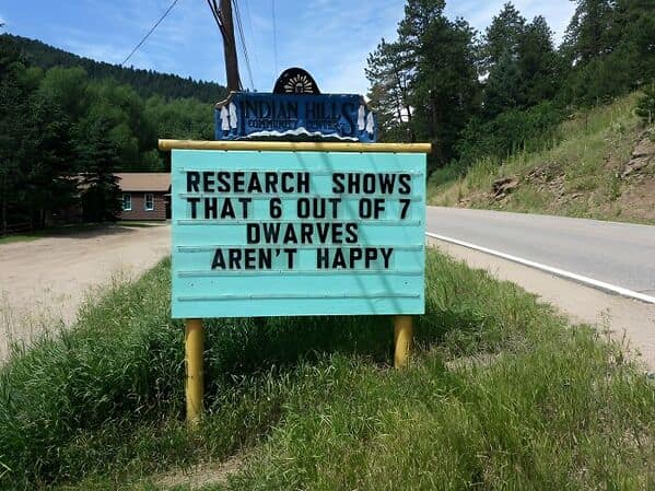 63 Funny Signs That Made Me Stop Walking To Read Twice